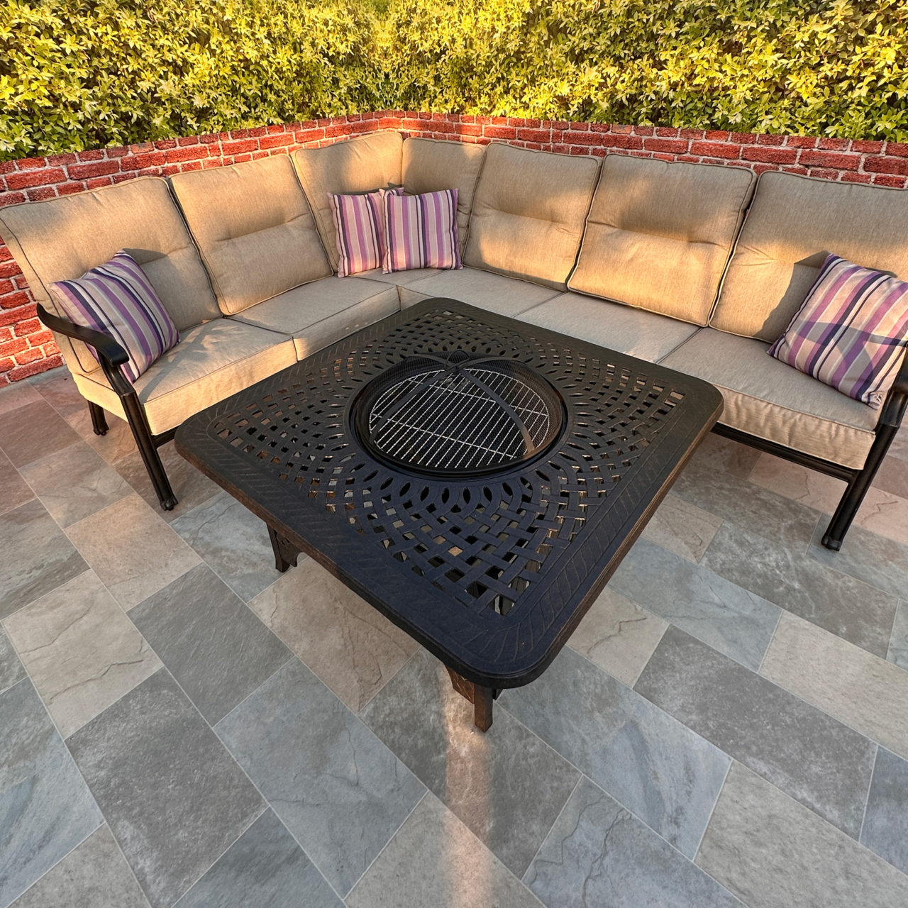 Fire & Ice Corner Set -1m Square Table - Outside Edge